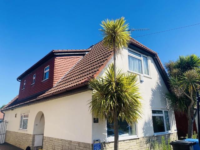 Poole, Dorset 3 bed detached bungalow to rent £1,850 pcm £427 pw