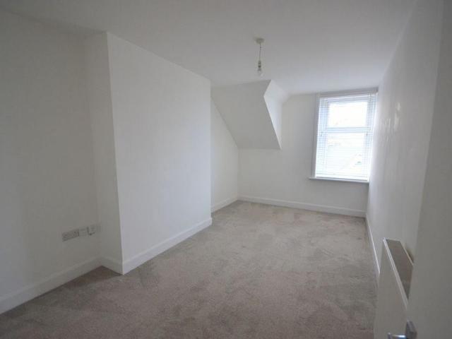 Poole Road, Bournemouth BH4 2 bed flat to rent £1,000 pcm £231 pw