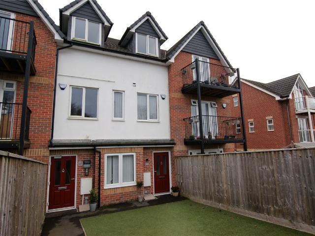 Poole Road, Upton, Poole, Dorset BH16, 2 bed flat to rent, £1,050 pcm | PrimeLocation