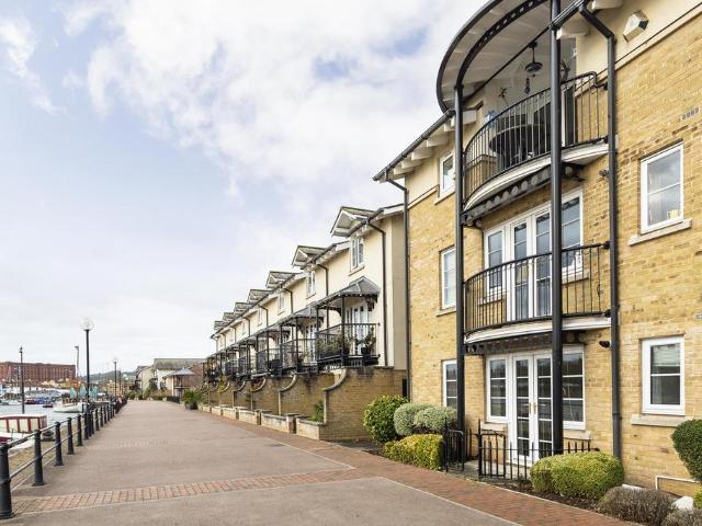 Pooles Wharf Court, Rownham Mead, BS8 2 bed flat to rent £1,695 pcm £391 pw