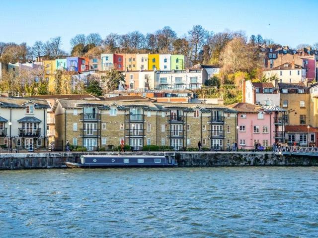 Pooles Wharf, Bristol, BS8 2 bed apartment to rent £1,700 pcm £392 pw