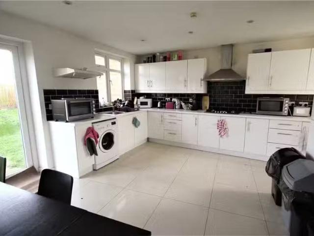 Pooley Green Road, Egham, Surrey, TW20 8AA