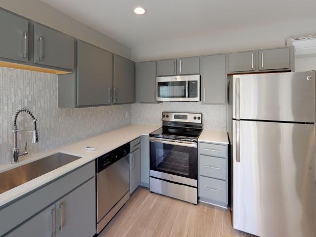 Poolside Views Look and Lease $1374 + 6 weeks Free!