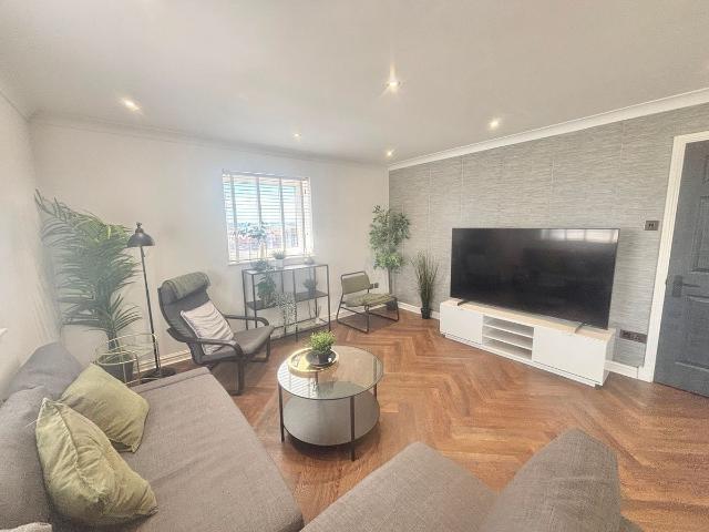 Pocketts Wharf, Maritime Quarter, Swansea SA1, 2 bed flat to rent, £1,500 pcm | PrimeLocation