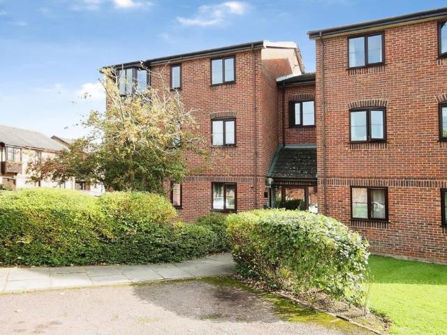 Poets Chase, Aylesbury HP21 1 bed flat to rent £1,000 pcm £231 pw