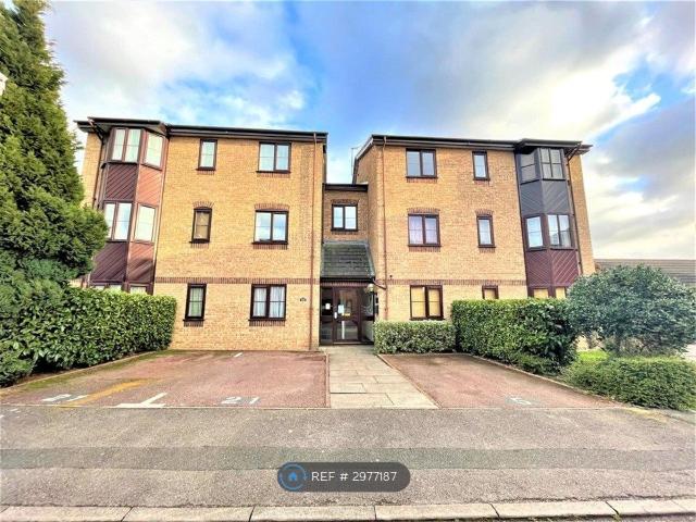 Poets Chase, Aylesbury HP21, 2 bed flat to rent, £1,300 pcm | PrimeLocation