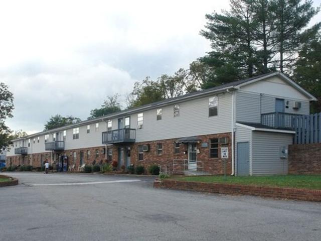 Poinsett View Apartments 2 Bedroom Apartment for Rent at 2627 Poinsett Highway #18, Greenville, SC 29609