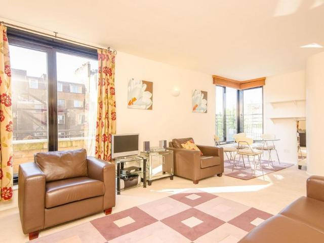 Point West, South Kensington, London. 2 bed flat to rent £3,900 pcm £900 pw