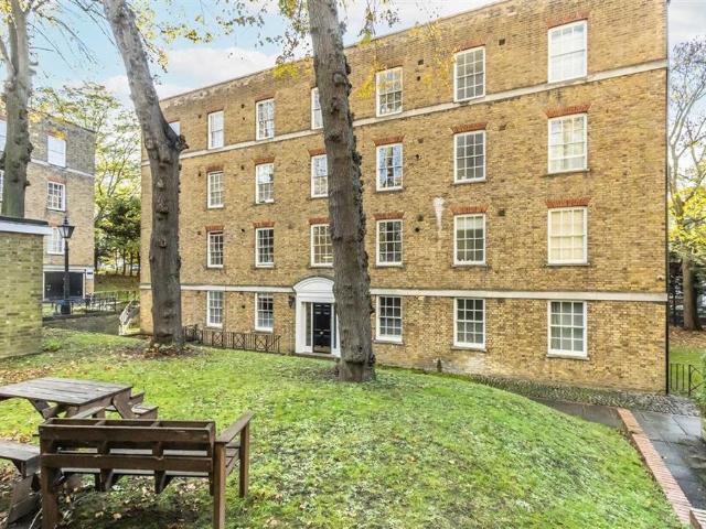 Point Close, London SE10 2 bed flat to rent £2,150 pcm £496 pw