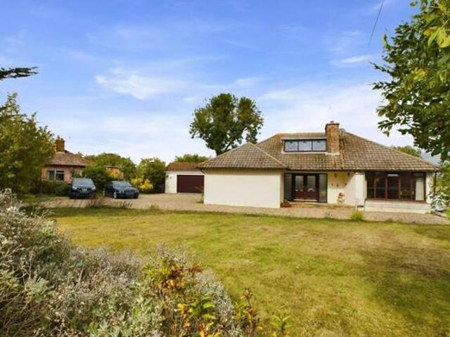 Point Clear Road, St Oyths, 3 Bedroom Detached