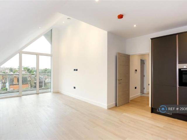 Point Pleasant Works, London, SW18 2 bed flat to rent £2,650 pcm £612 pw