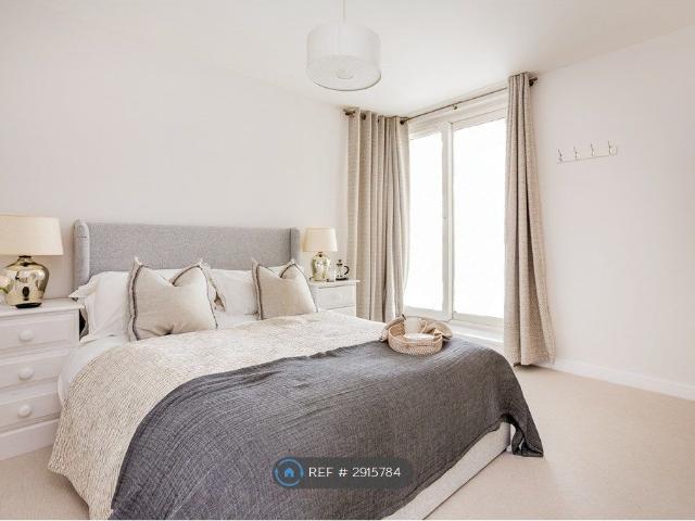 Point Pleasant, London SW18, 3 bed flat to rent, £3,750 pcm | PrimeLocation