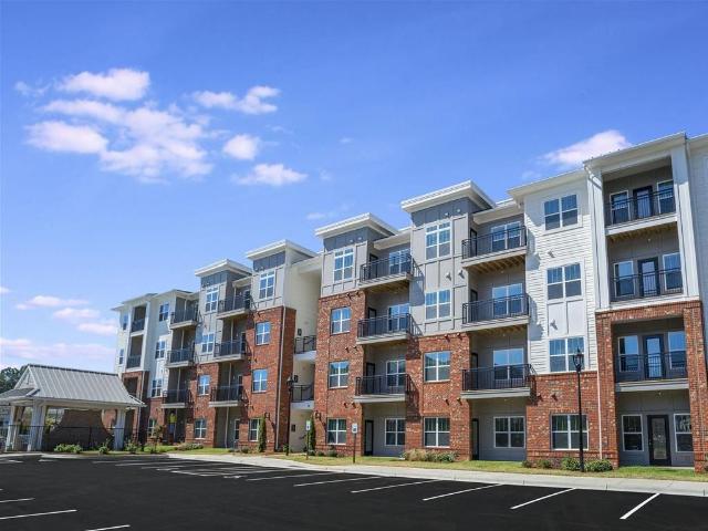 Pointe at Prosperity Village Apartments 1 Bedroom Apartment for Rent at 7304 Brice Knoll Ln, Charlotte, NC 28269 Davis Lake Eastfield