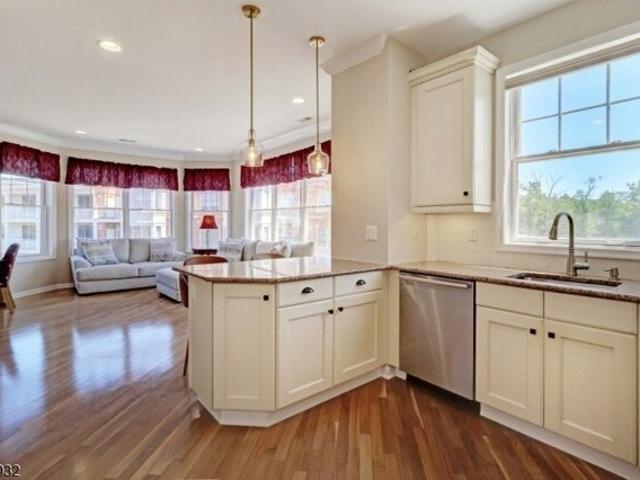 Pointe Gate Dr Unit,livingston, Condo For Sale