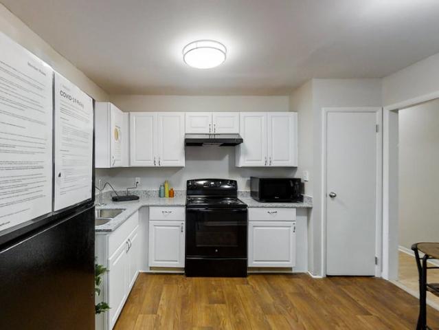 Pointer Ridge Home, less than a minute walk to tra