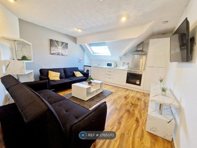 Polygon Road, Manchester M8, 4 bed flat to rent, £1,895 pcm | PrimeLocation