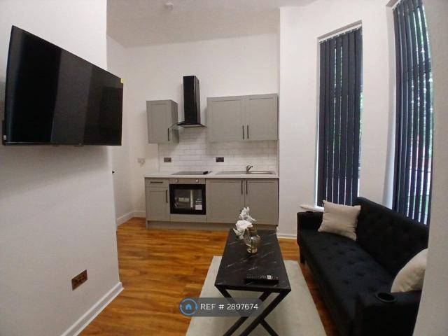 Polygon Road, Manchester M8, 2 bed flat to rent, £1,095 pcm | PrimeLocation