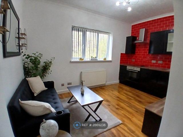 Polygon Road, Manchester M8, 2 bed flat to rent, £1,095 pcm | PrimeLocation