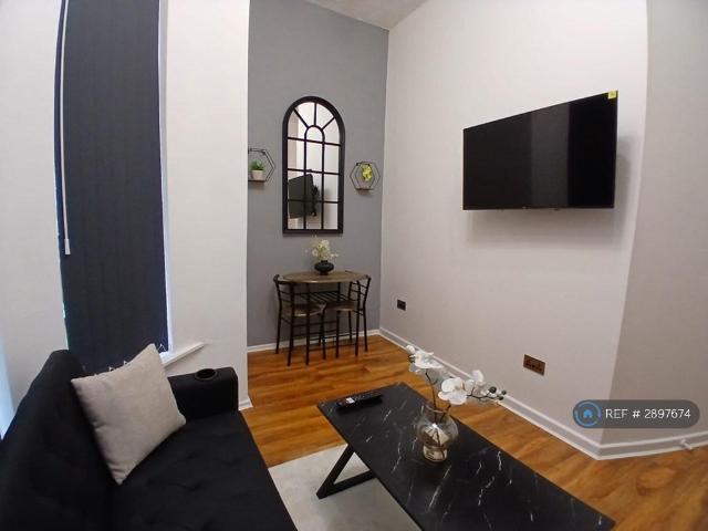 Polygon Road, Manchester, M8 2 bed flat to rent £1,095 pcm £253 pw