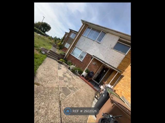 Polzeath Close, Luton LU2, 3 bed terraced house to rent, £1,540 pcm | PrimeLocation