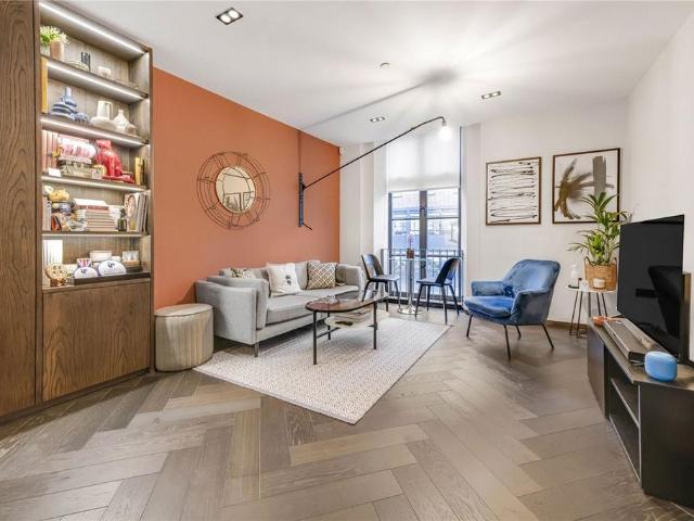 Poland Street, London W1F 1 bed flat to rent £4,000 pcm £923 pw