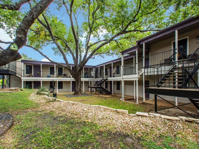 Polaris on the Park Renovated Apartments. Best prices in South Austin