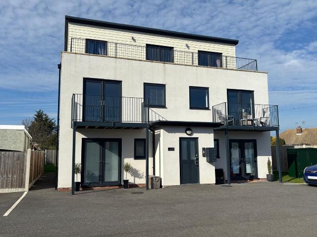 Pole Barn Lane, Frinton On Sea CO13, 2 bed flat to rent, £975 pcm | PrimeLocation