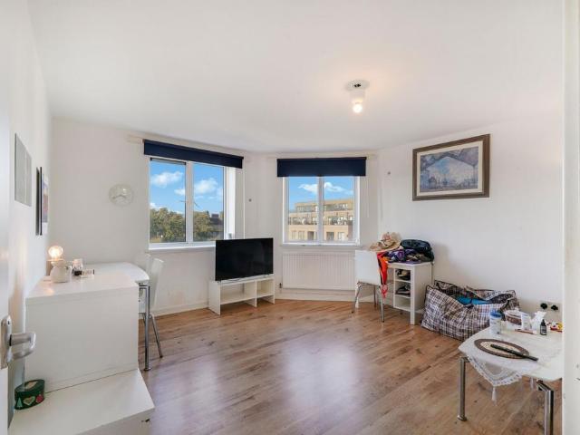 Pollard Close, Holloway 1 bed flat to rent £1,750 pcm £404 pw