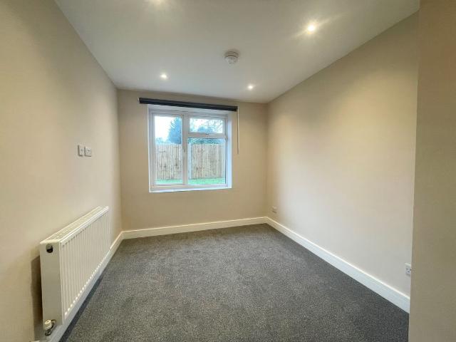 Pollards, Crawley RH11, Room to rent, £850 pcm | PrimeLocation