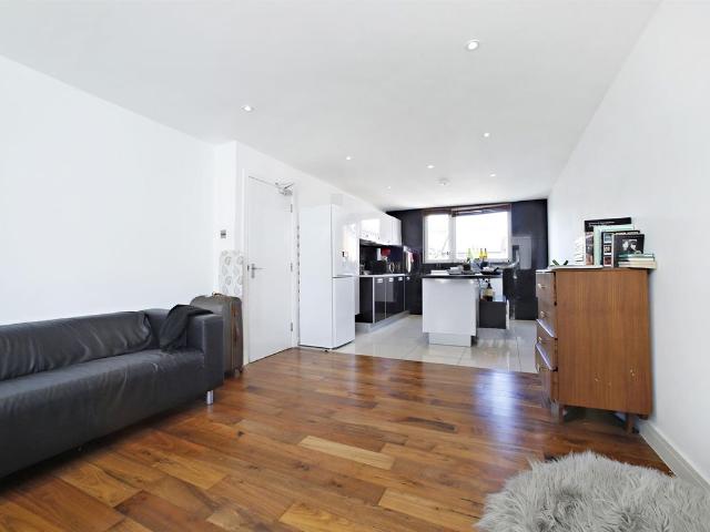 Pollitt Drive, London NW8, 3 bed flat to rent, £3,600 pcm | PrimeLocation