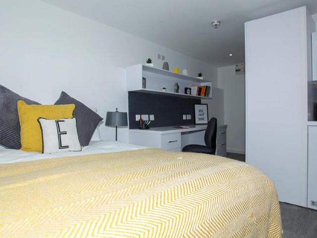 Popes Lane, London W5 Studio to rent £1,798 pcm £415 pw