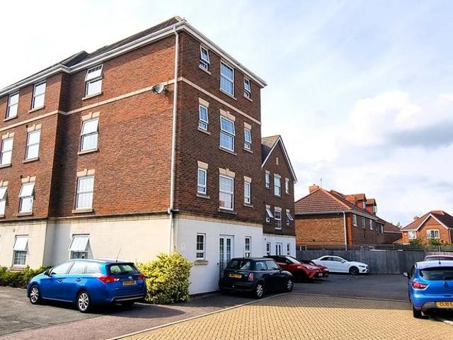 Poplar Close, Bexhill on Sea, TN39 2 bed flat to rent £1,050 pcm £242 pw
