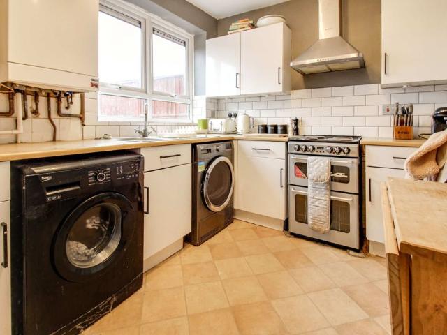 Poplar Avenue, Swindon, Swindon, SN2