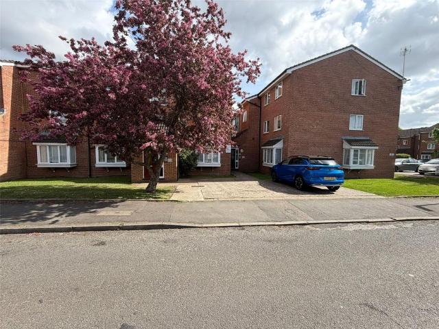 Poplar Grove, London, N11 2 bed flat to rent £1,700 pcm £392 pw