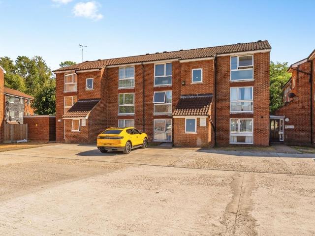 Poplar Grove, London N11, 2 bed flat to rent, £1,750 pcm | PrimeLocation