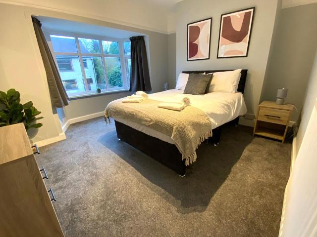 Poplar Grove, Newcastle under Lyme, ST5 4 bed townhouse to rent £1,690 pcm £390 pw