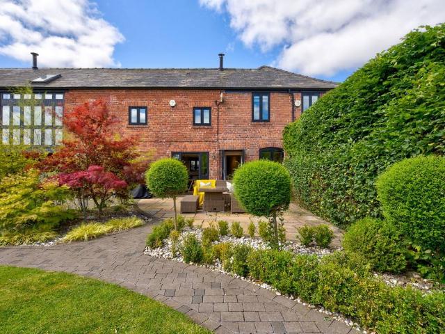 Poplar Hall Lane, Chester CH2 4 bed barn conversion to rent £2,475 pcm £571 pw