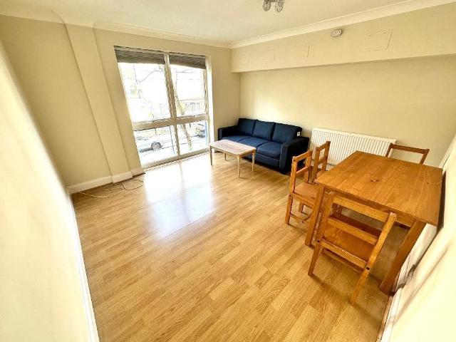 Poplar High Street, Canary Wharf, London E14, 2 bed flat to rent, £1,900 pcm | PrimeLocation