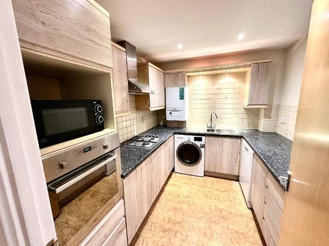 Poplar High Street, Canary Wharf, London E14, 2 bed flat to rent, £1,900 pcm | PrimeLocation