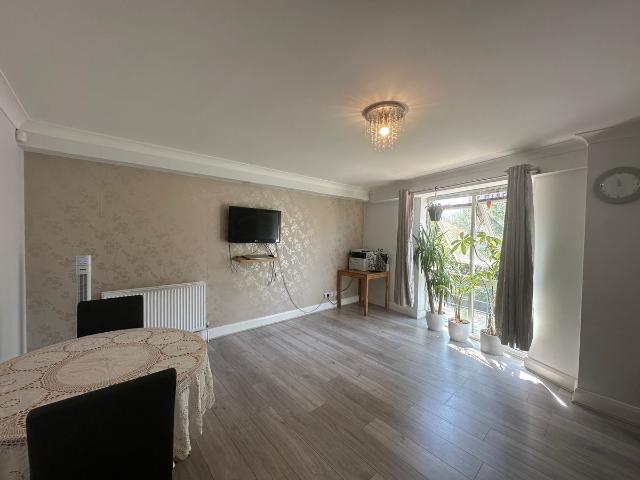 Poplar High Street, Canary Wharf, London E14, 2 bed flat to rent, £2,250 pcm | PrimeLocation