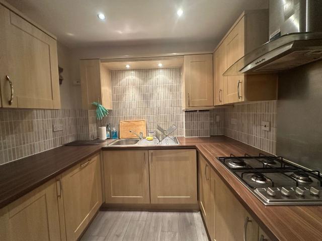 Poplar High Street, Canary Wharf, London E14, 2 bed flat to rent, £2,270 pcm | PrimeLocation