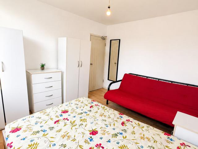 Poplar High Street, London E14, 1 bed flat to rent, £740 pcm | PrimeLocation