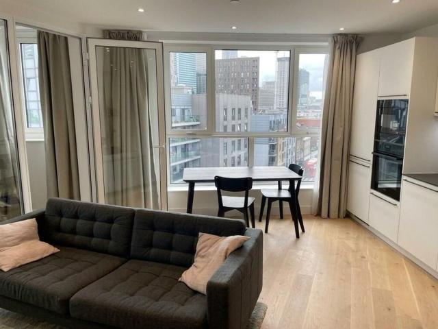 Poplar High Street, London E14, 1 bed property to rent, £2,400 pcm | PrimeLocation