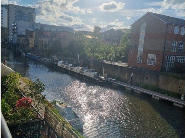 Poplar, London E14, 2 bed flat to rent, £2,100 pcm | PrimeLocation