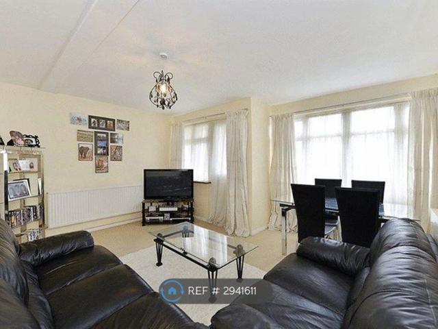 Poplar, London E14, 3 bed flat to rent, £2,600 pcm | PrimeLocation