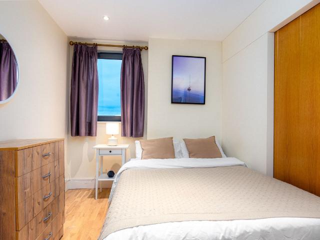 Poplar, London E14, Room to rent, £1,161 pcm | PrimeLocation