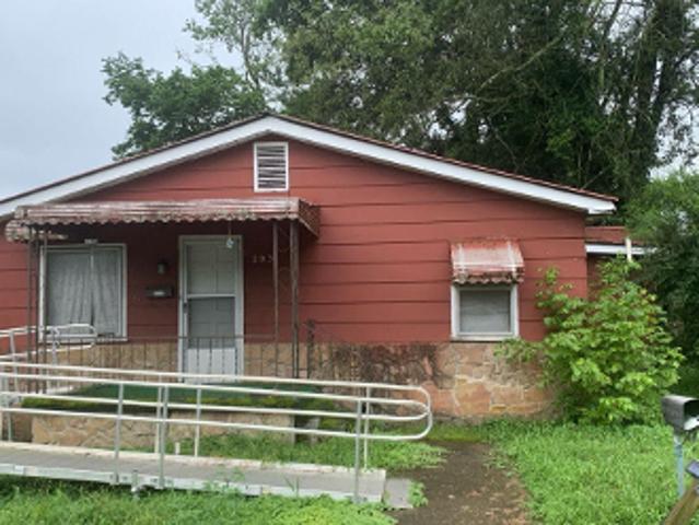 Poplar St