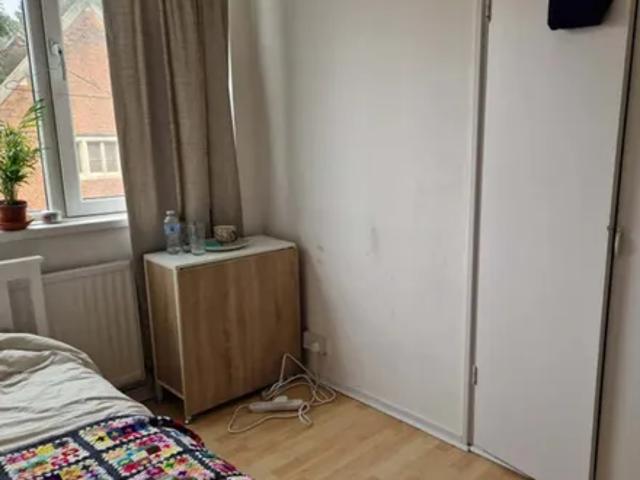 Poplar Play Centre, 111 Poplar High Street, London, E14 0AE, United Kingdom | Room for rent #166657736 | Rentberry