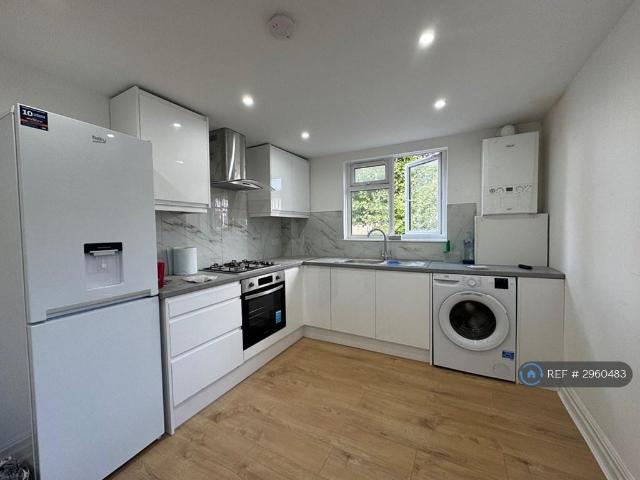 Poplar Road, London, SE24 3 bed flat to rent £3,000 pcm £692 pw