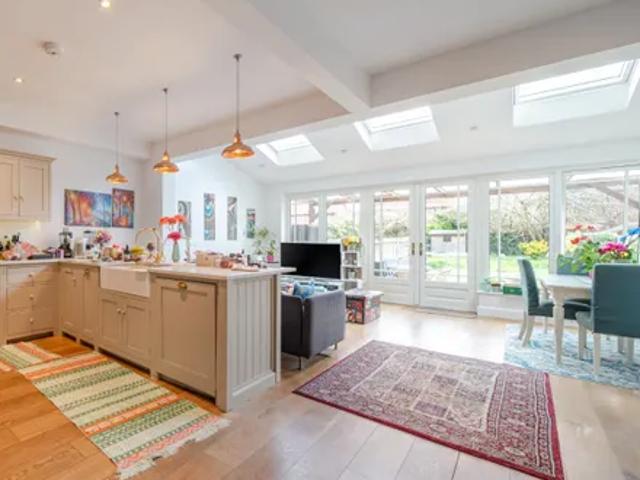 Poplar Road, London, SW19 3HQ, United Kingdom | 4 bed house for rent #167773781 | Rentberry